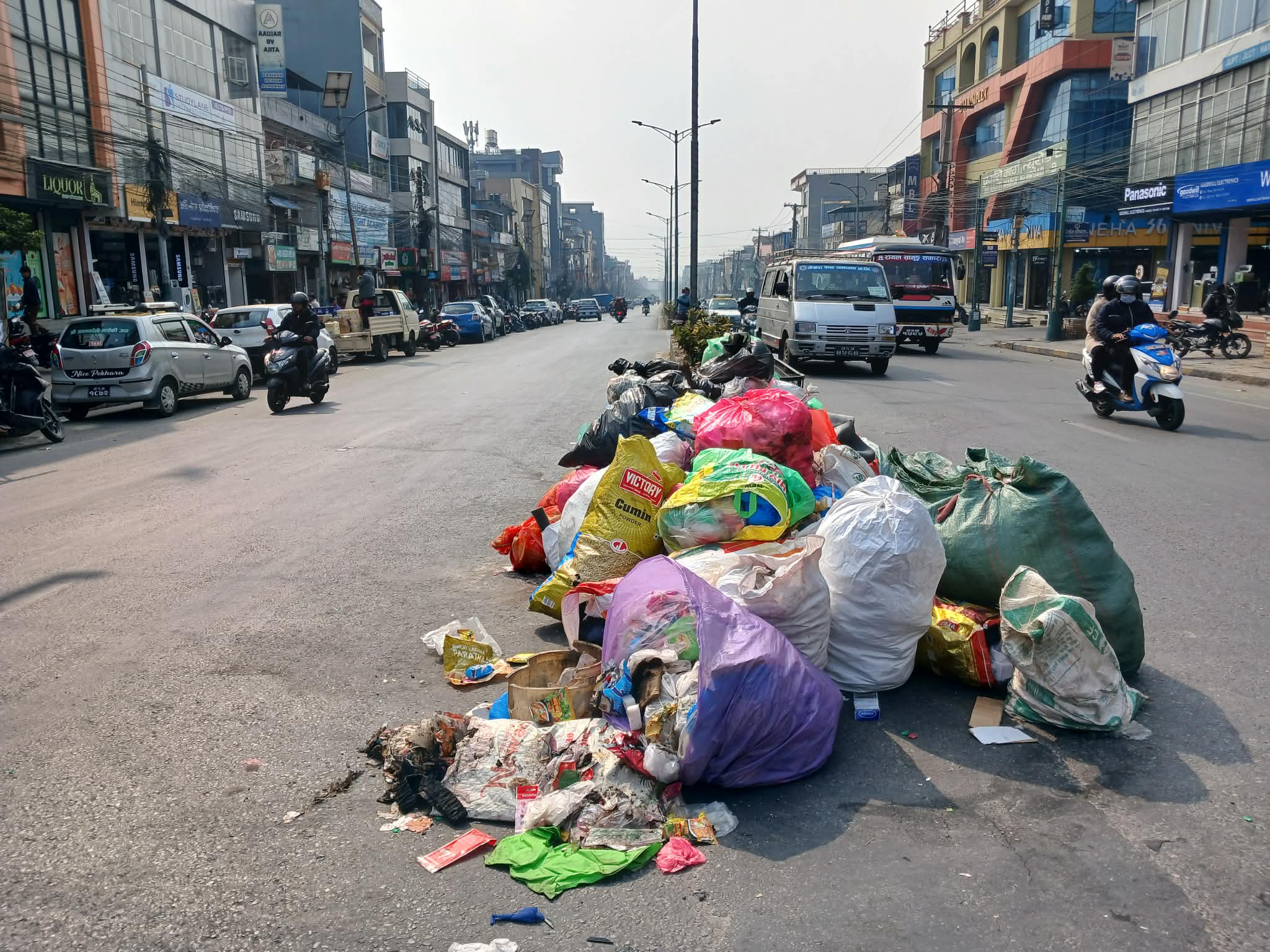 शनिबारदेखि पोखराको फोहोर उठाउने मेयर आचार्यको उद्घोष - Pokhara Click ...